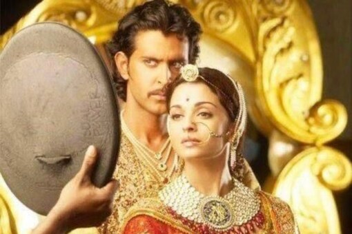 Hrithik Roshan Drops BTS Pics With Aishwarya Rai Bachchan As He ...
