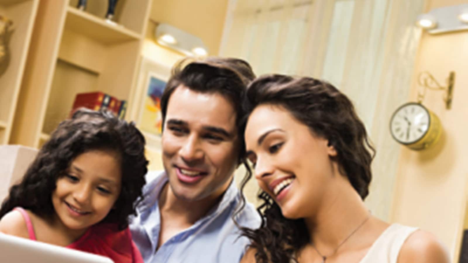 This LIC Policy Offers Special Premium Rates For Women And Non-Smokers ...