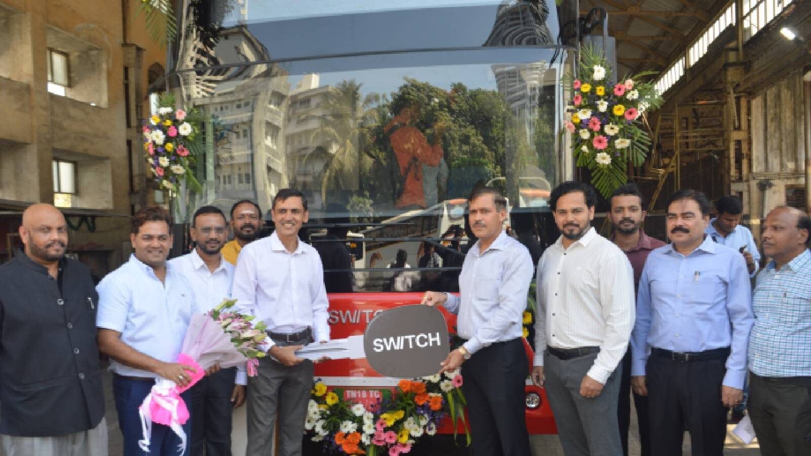 Mumbai: First Set of Electric Double-Decker AC Buses Delivered to BEST ...