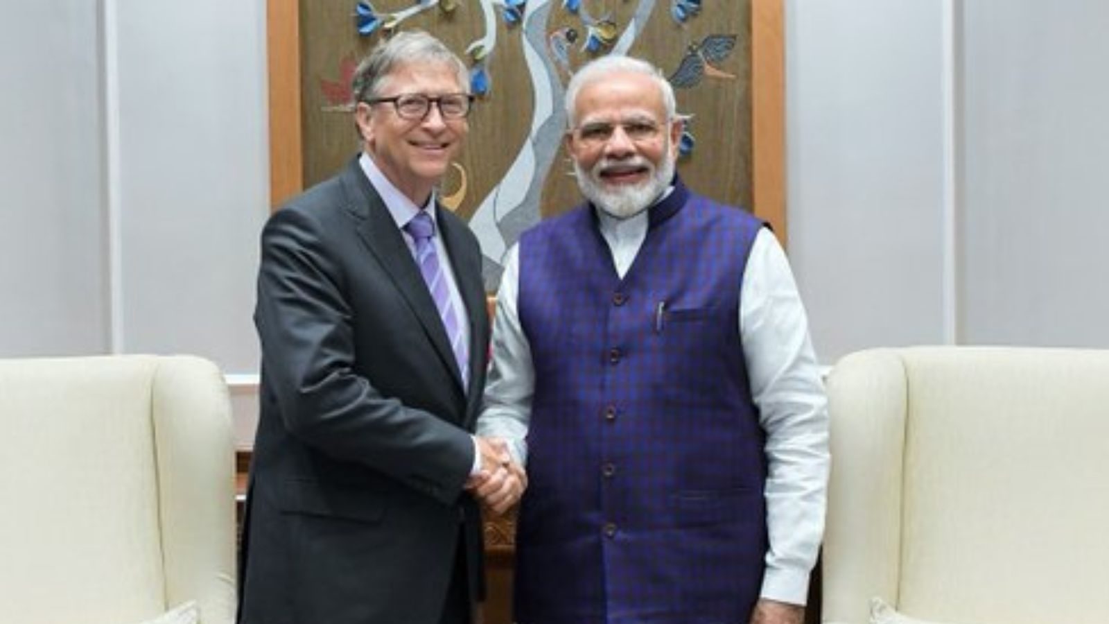 PM Modi Praises Bill Gates for Making Roti, Guides Him to Try 'Latest ...