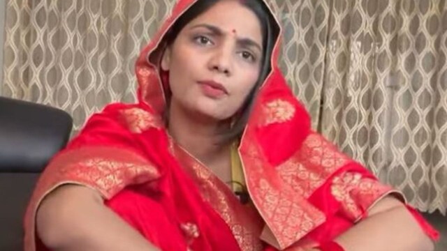 'Is Singing in UP a Crime?' Served Notice by Police, Folk Singer Neha ...