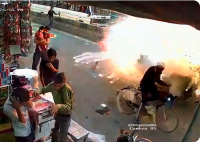 In Shocking Video, E-Rickshaw Carrying Firecrackers Explodes, 1 Dead ...