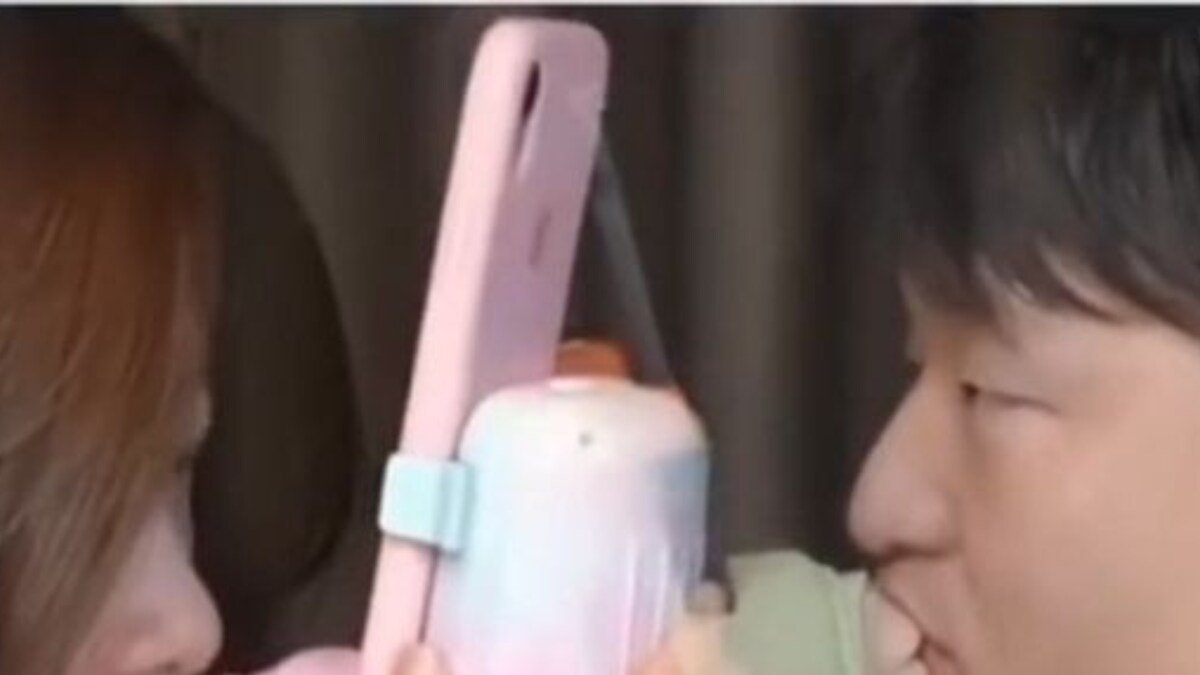 ICYMI: This Chinese Device Allows Couples To Kiss Over The Internet - News18