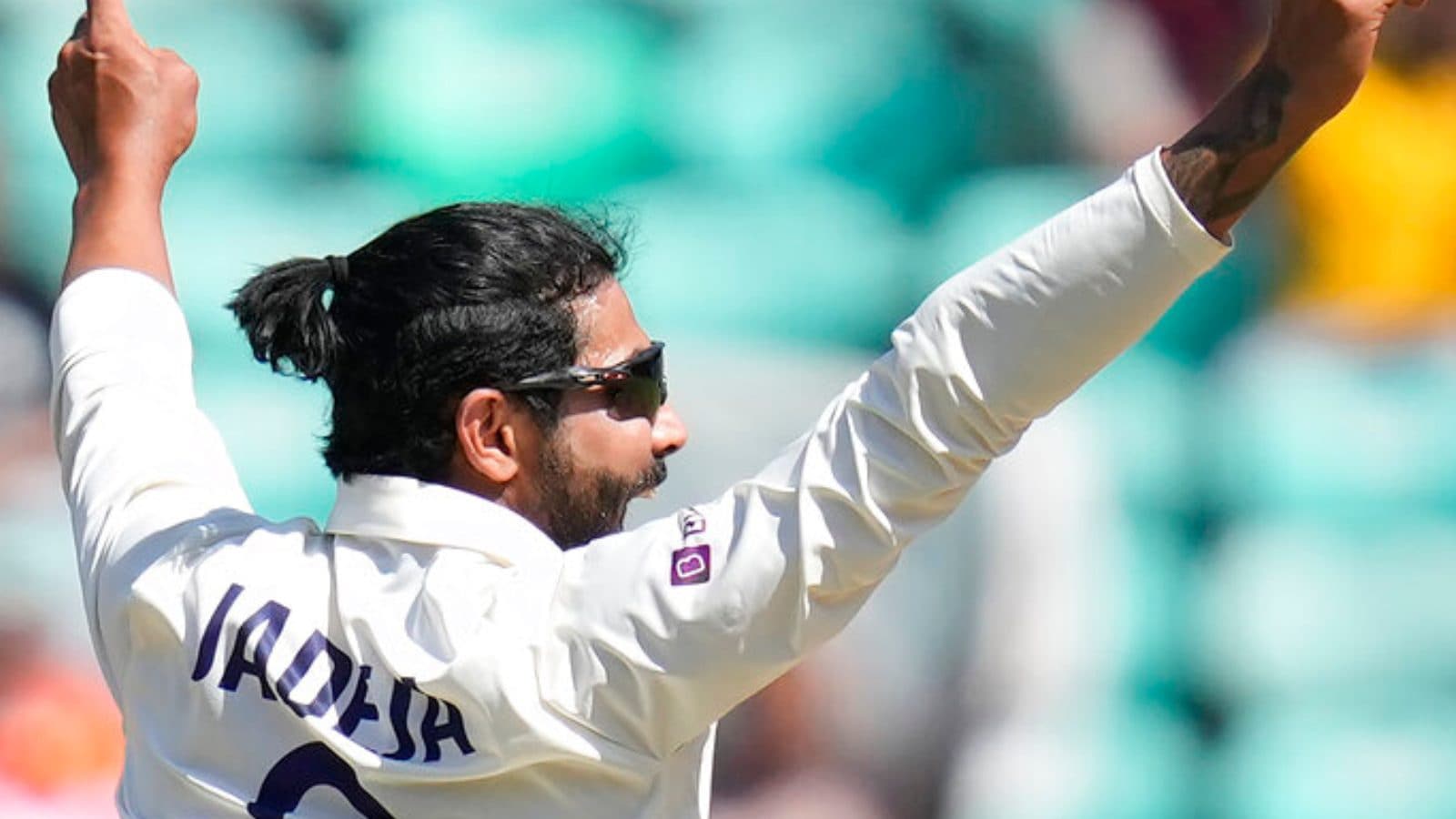 Watch: Virat Kohli Encourages Ravindra Jadeja During Delhi Test by ...