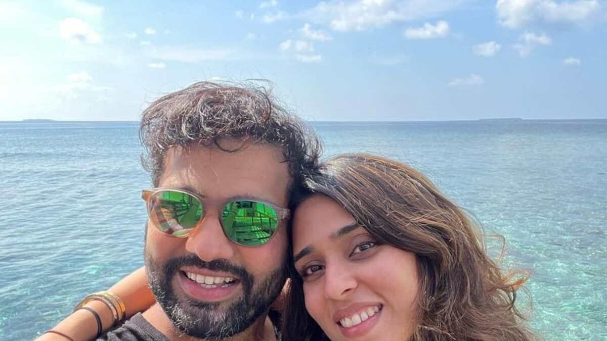 Ritika Sajdeh Wants Rohit Sharma To Send 'Replacement Fingers' - News18