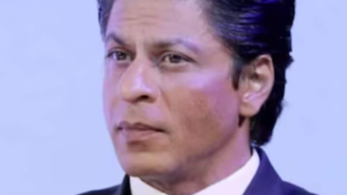 Twitter Thread Explains Why SRK Has Always Been an 'Action Hero' - News18