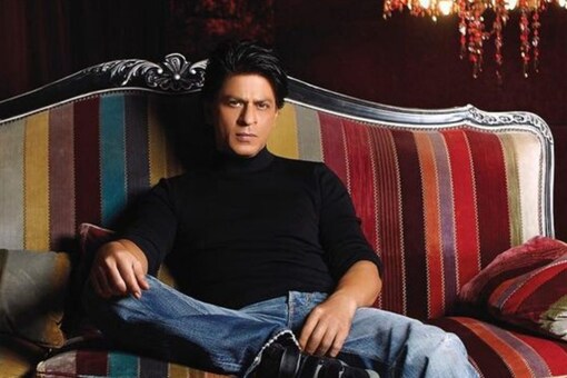 Shah Rukh Khan Poses Like A King On Throne As He Turns Muse for Dabboo ...