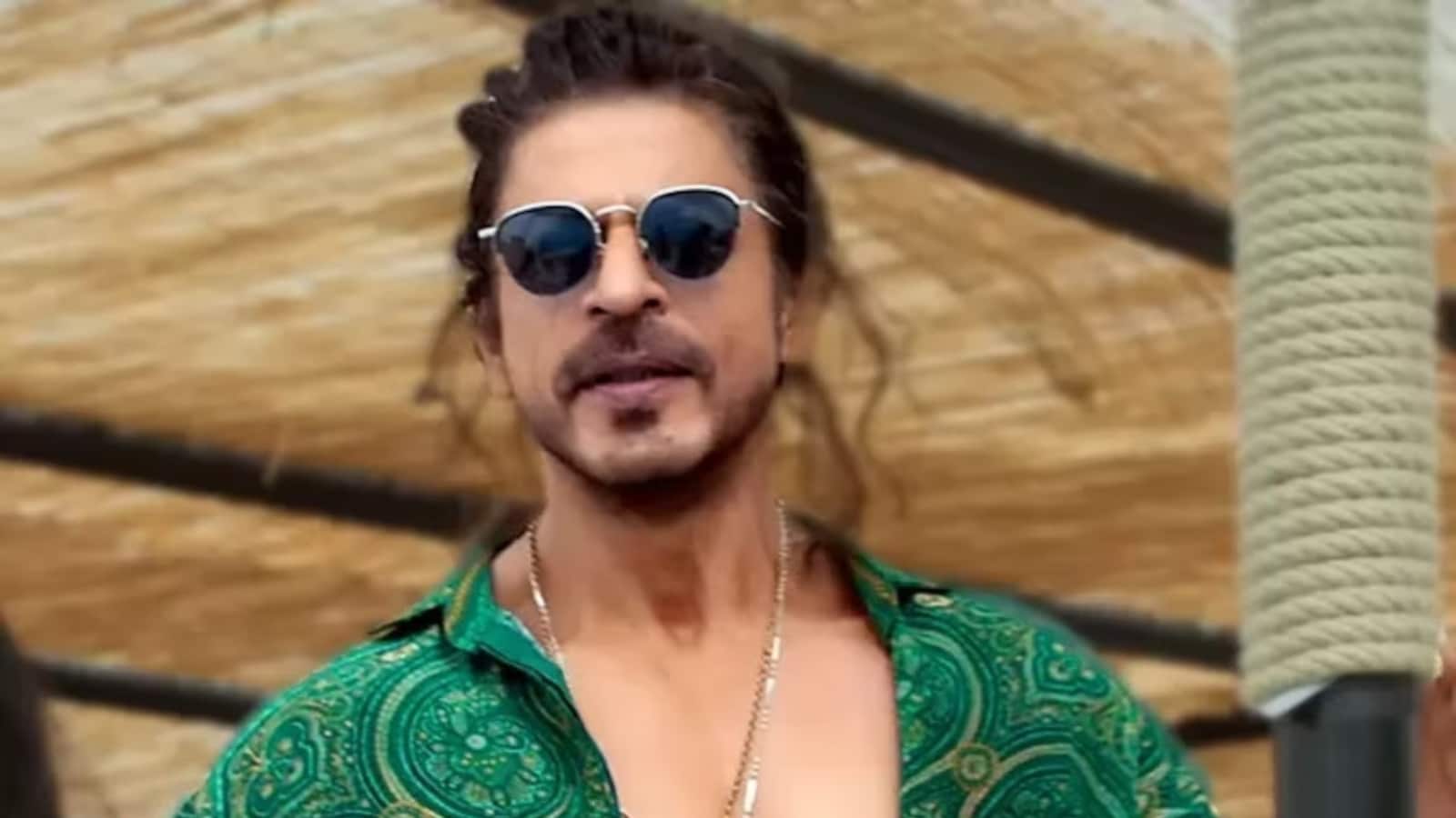 Shah Rukh Khan’s Green Paisley Print Green In Besharam Rang Song Costs ...