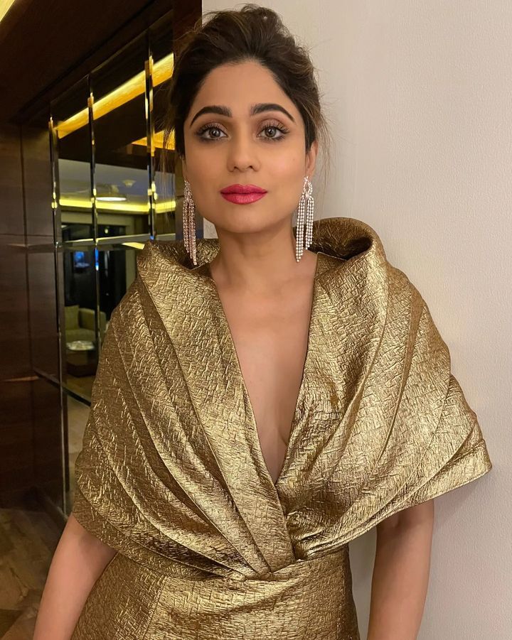 Shamita Shetty Leaves Little To The Imagination In Bold Green Dress ...