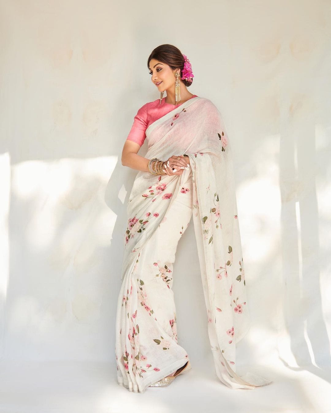 Shilpa Shetty Kundra Flaunts Curves In Pre-draped Sequin Saree, Check ...