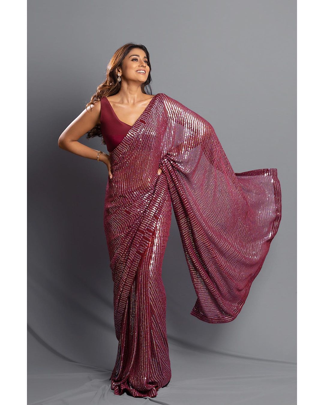 Shriya Saran Is A Sight For Sore Eyes In Vibrant Yellow Saree With ...