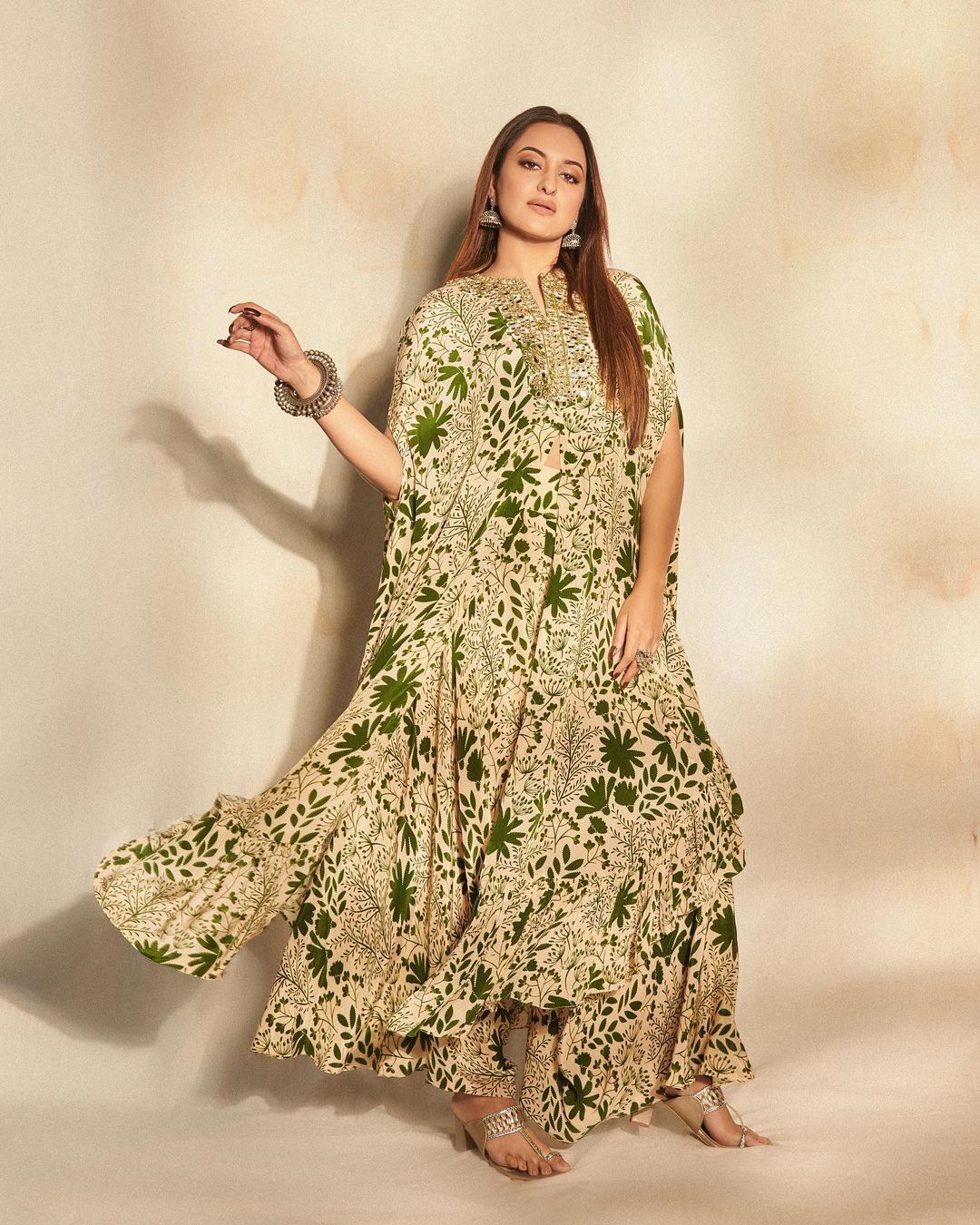 Sonakshi Sinha Stuns In Shimmery Blue Saree At Berlin Film Festival ...