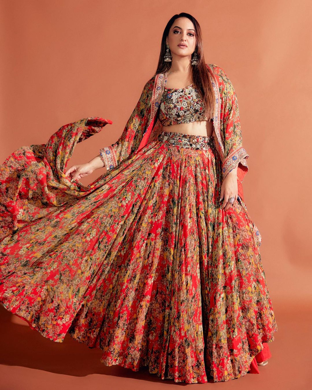 Sonakshi Sinha Stuns In Shimmery Blue Saree At Berlin Film Festival ...