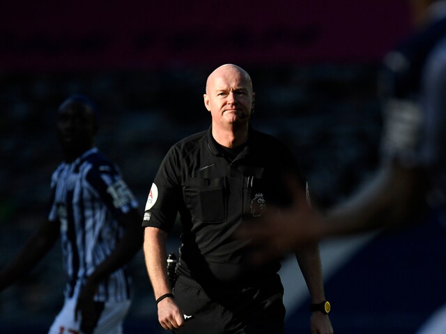 Lee Mason Leaves Referees' Body after VAR Error in Arsenal Game - News18