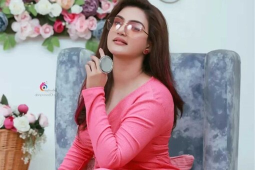 Actress Honey Rose's Rose Day Pics Take Internet By Storm - News18