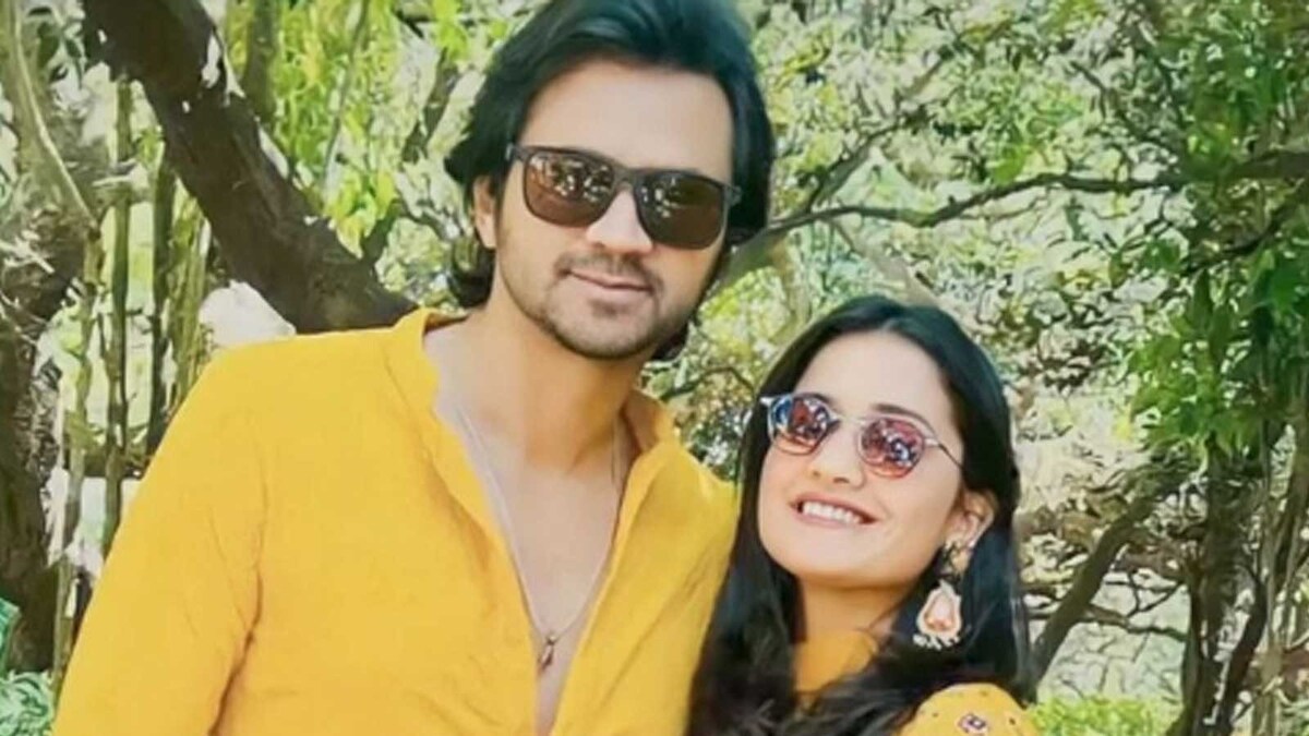 Hruta Durgule and Prateek Shah's Latest Pics Are Adorable; Fans React ...