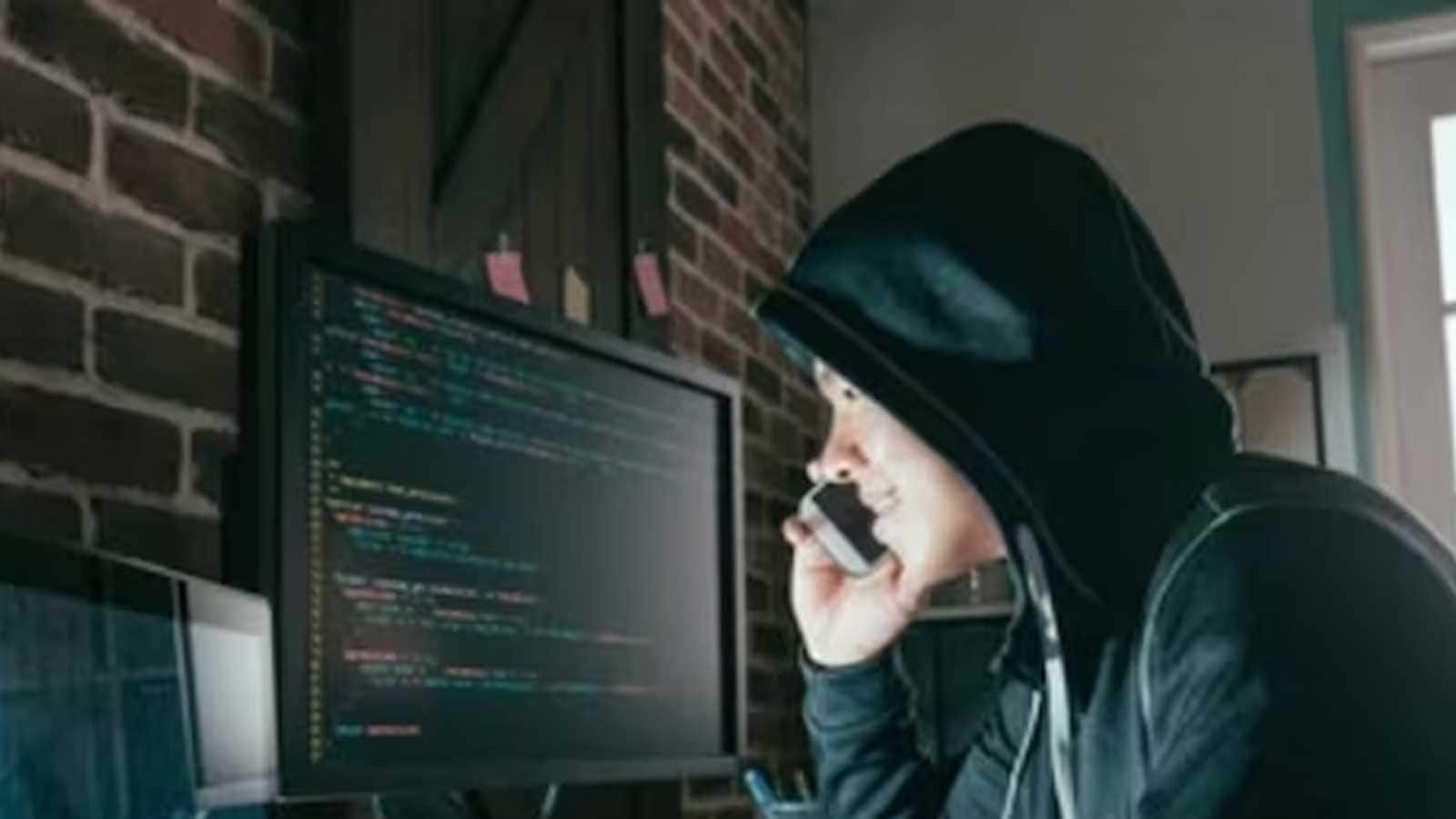 Scammer Convinces Russian Man To Transfer Rs 16 94 Lakh And Put Bank