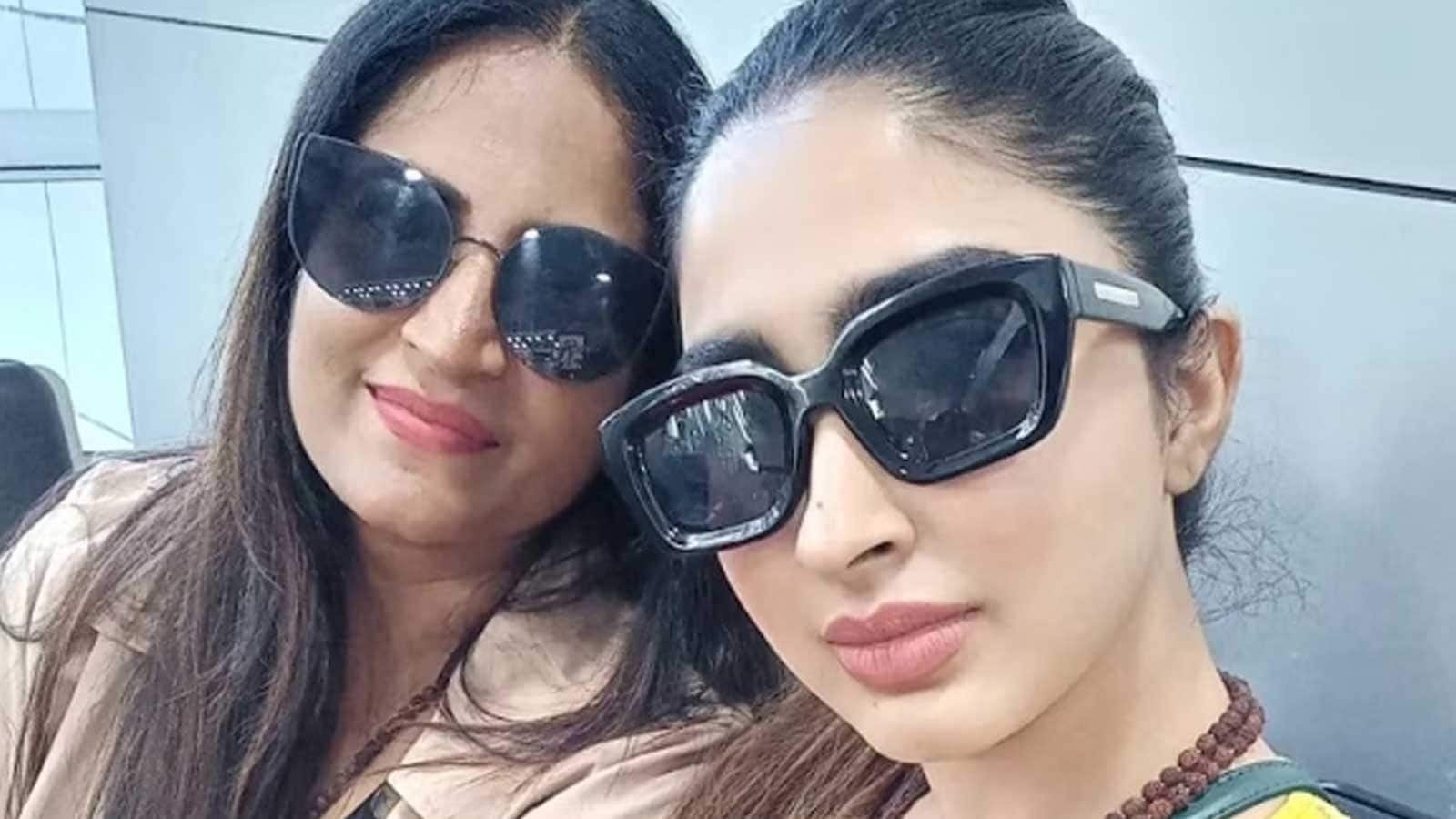 Actress Deepa Iyer Shares Beautiful Pics With Daughter Saanya Iyer | Movies News - News18