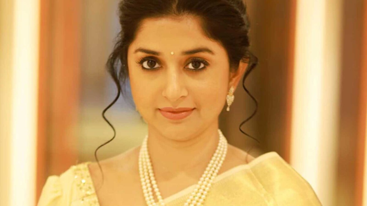 Meera Jasmine’s Post In A Recording Studio Spark Speculations Of Her ...