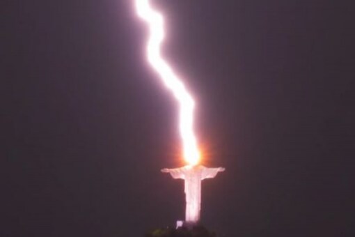 Lightning Strikes Brazil's Christ The Redeemer Statue; Internet Says ...