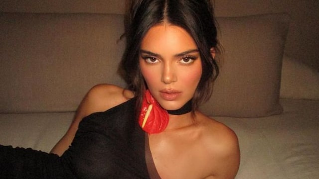 Neck Corsages Are Making A Comeback; All You Need To Know About This ...