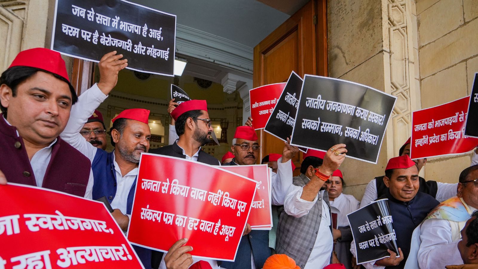 UP Budget Session Off to Stormy Start, United Oppn Led by Akhilesh ...