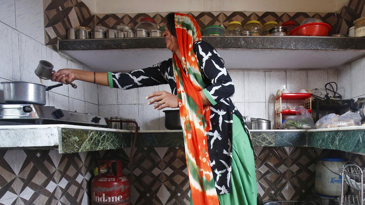 'Classist': Woman Jokes About House-Help Making WhatsApp Group to Plan ...