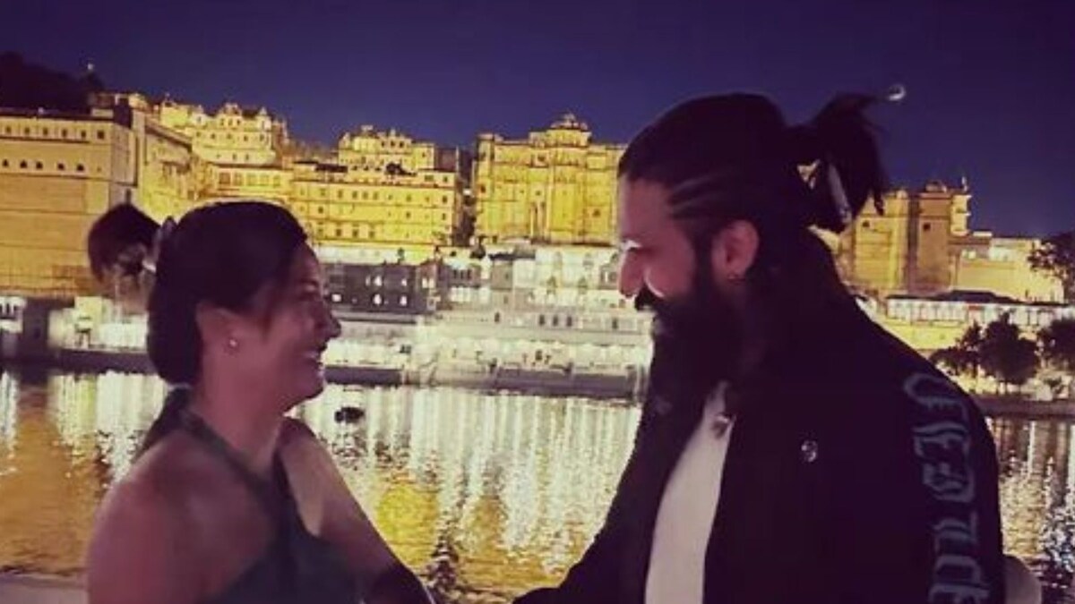 KGF Star Yash, Wife Radhika Pandit’s Romantic Moment Captured In Pic ...
