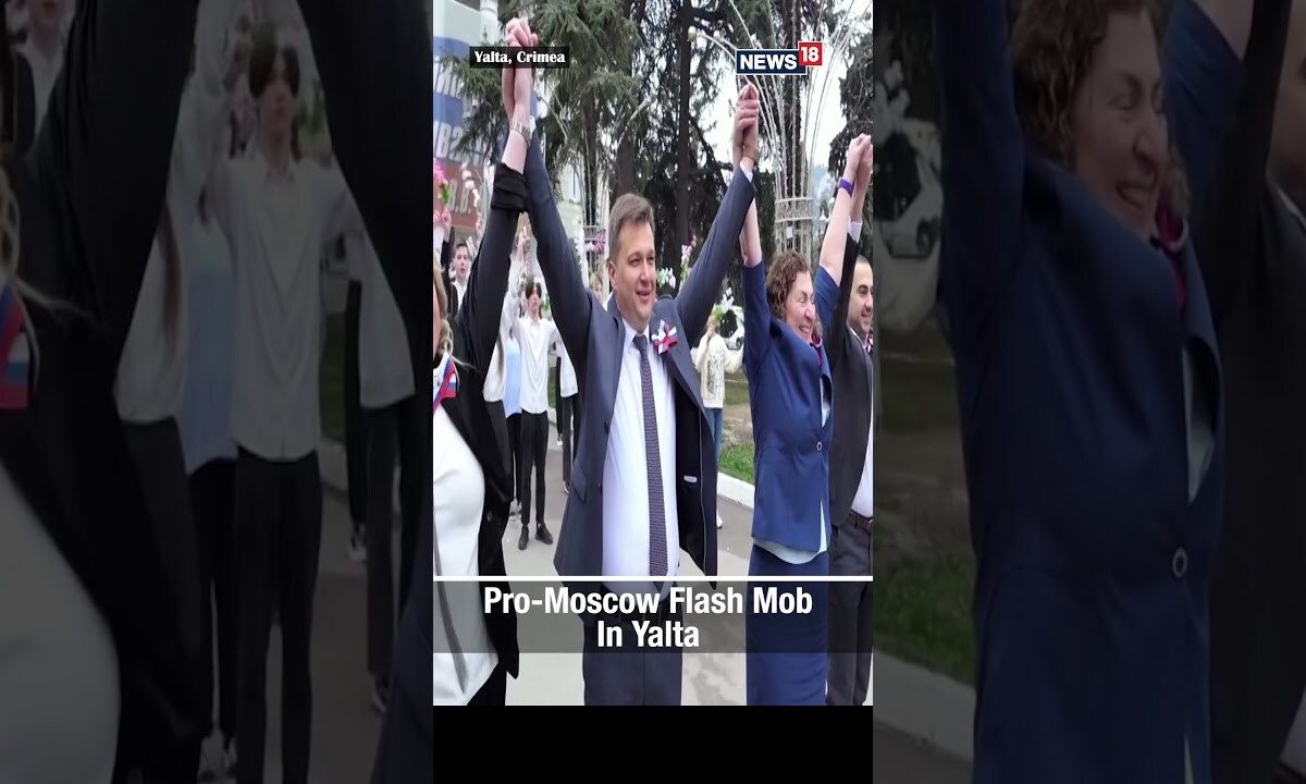 Pro Moscow Flash Mob In Yalta | Moscow News Today | Flash Mob In Russia ...
