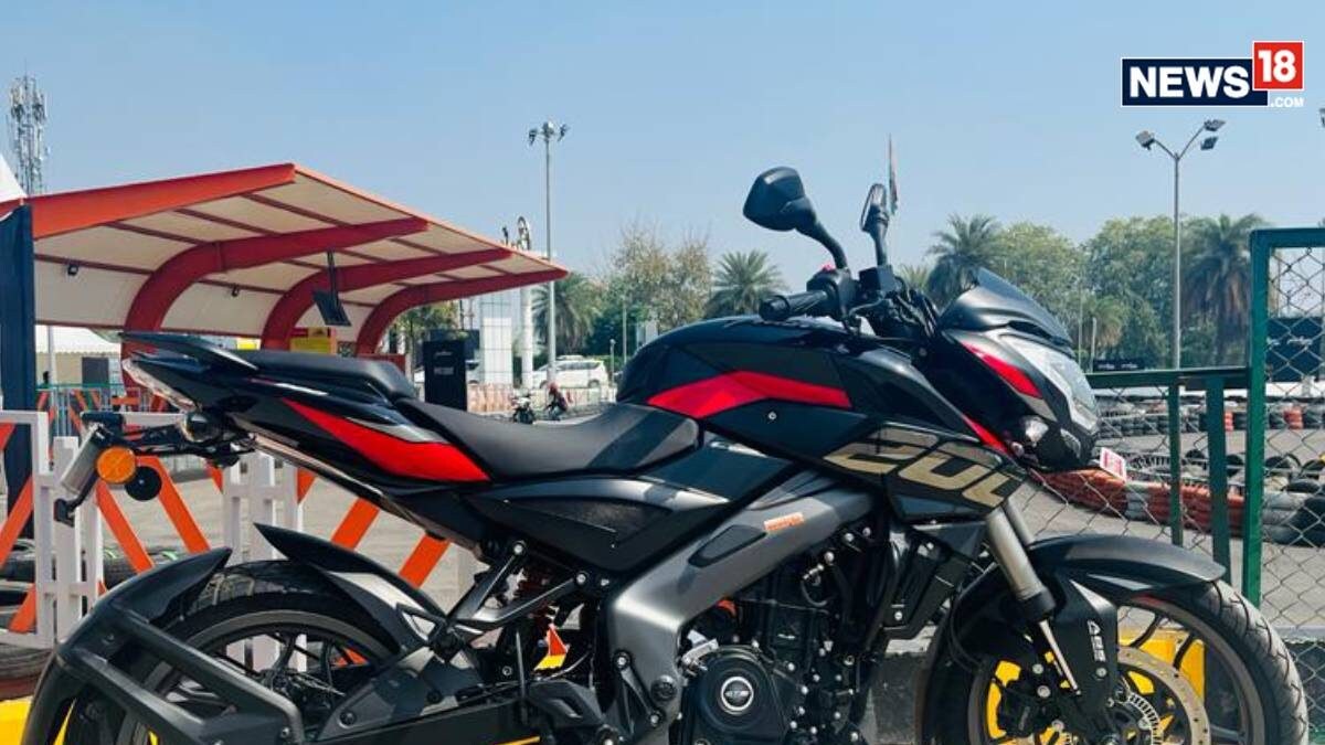 2023 Bajaj Pulsar NS200 First Impressions in Pics: See Design, Features ...