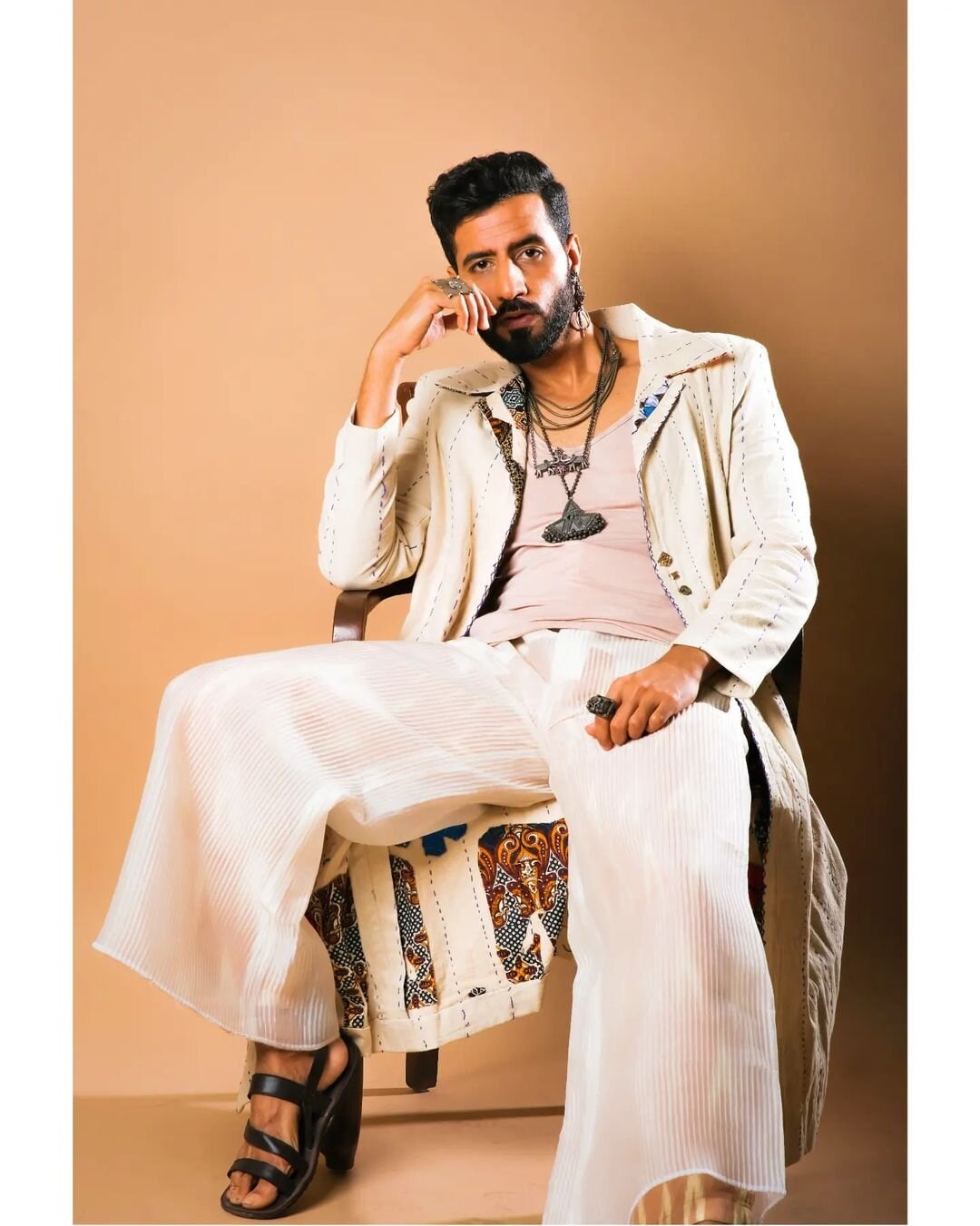 5 Times Farzi Actor Bhuvan Arora Impressed Fans With His Comfy Yet ...