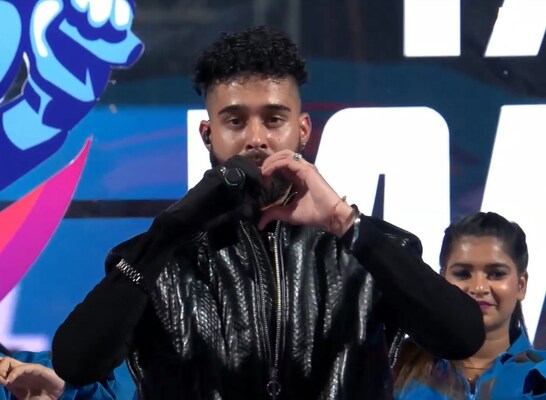 WPL 2023 Opening Ceremony Highlights: Captains Unveil Trophy After AP Dhillon, Kiara, & Kriti ...