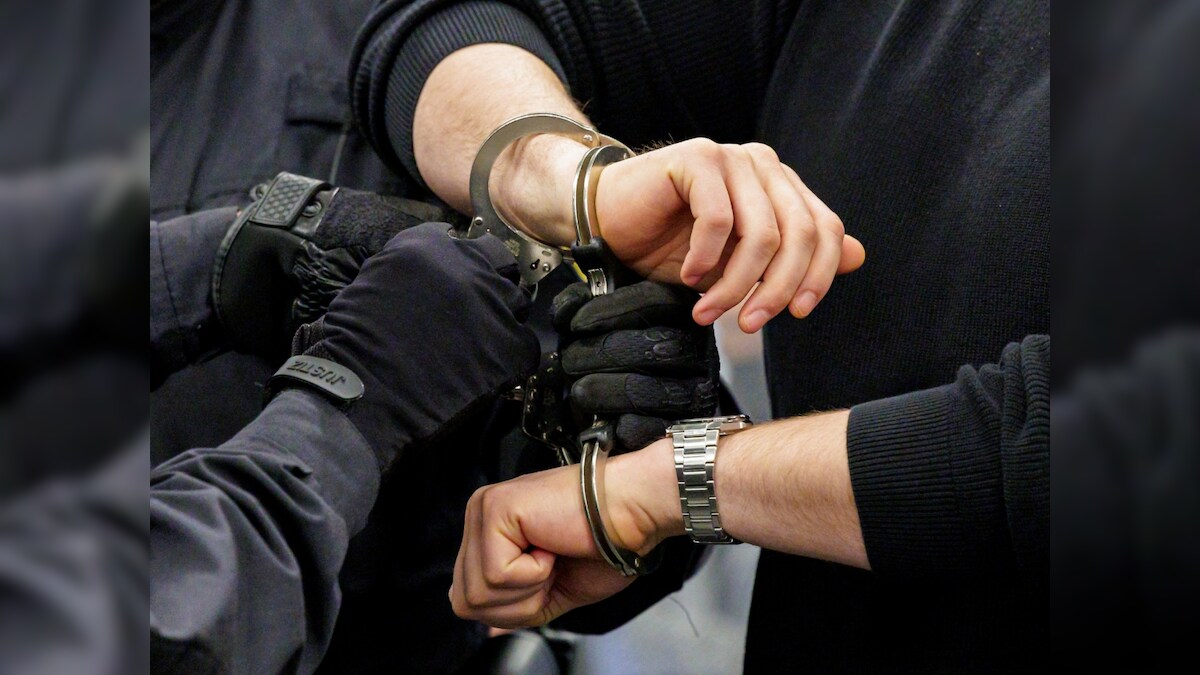 Two Pak Nationals Who Entered India Inadvertently Handed Over to Pak ...