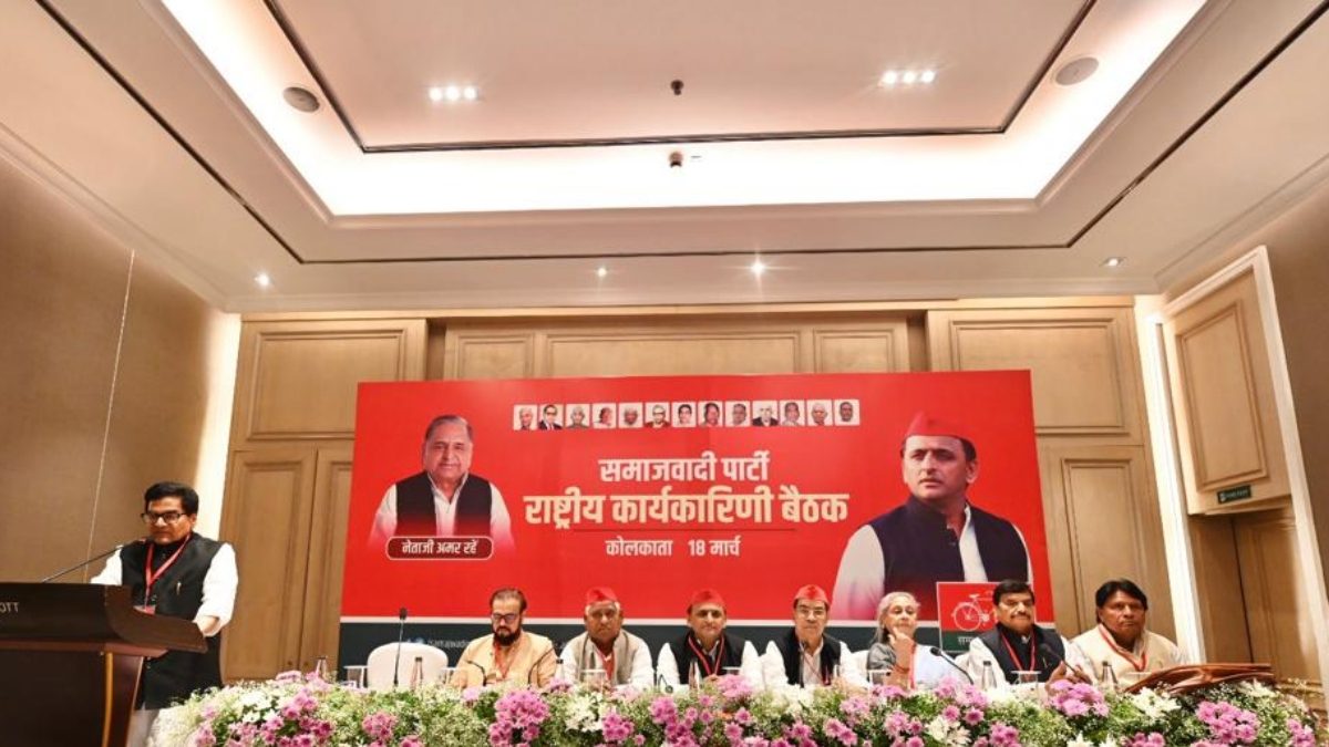 Day 2 of Akhilesh's Bengal Trip with Didi's Blessings for New Front ...