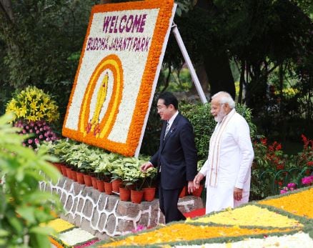 A Walk to Remember: PM Modi, His Japanese Counterpart Visit Delhi Park ...
