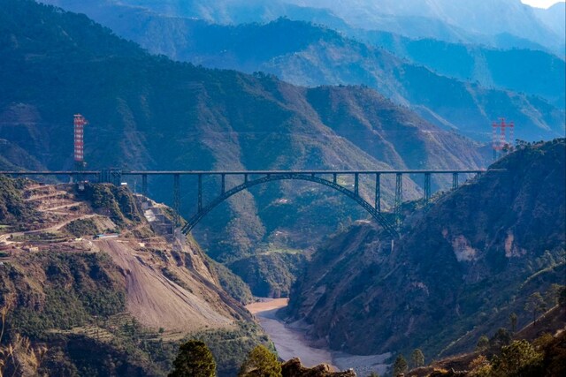 Chenab Bridge on Track for Jan 2024 Opening, Says Rail Minister ...