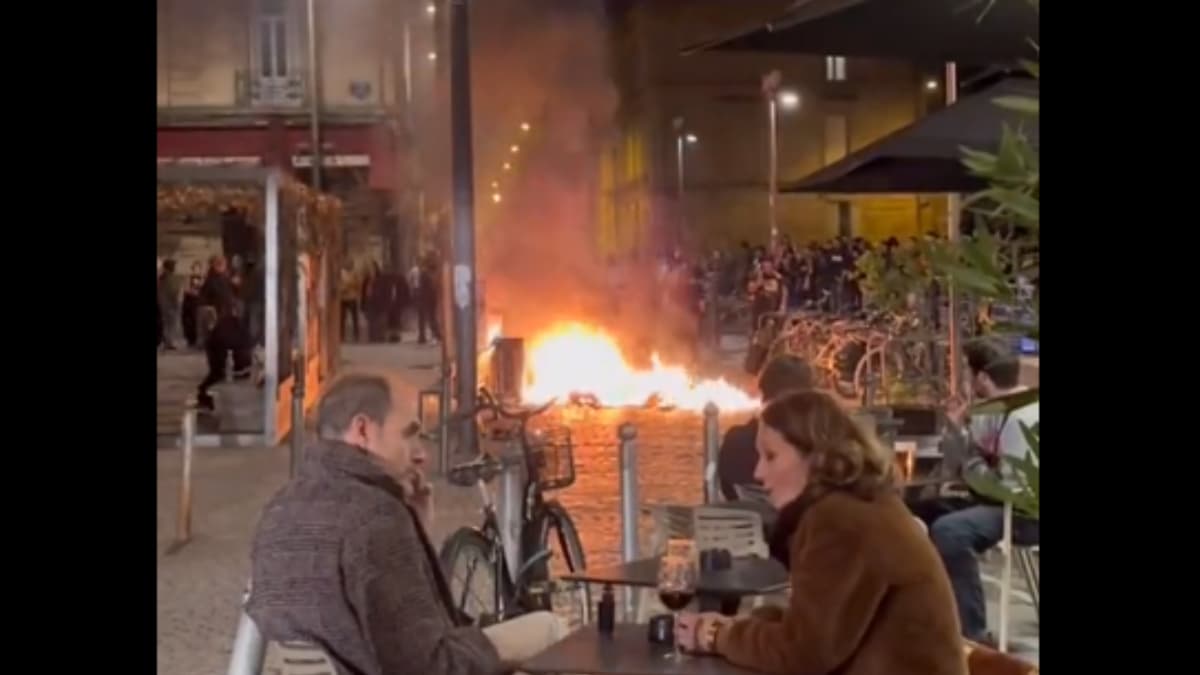 This Couple's Casual Evening In Paris Sparks Meme Fest For All The ...