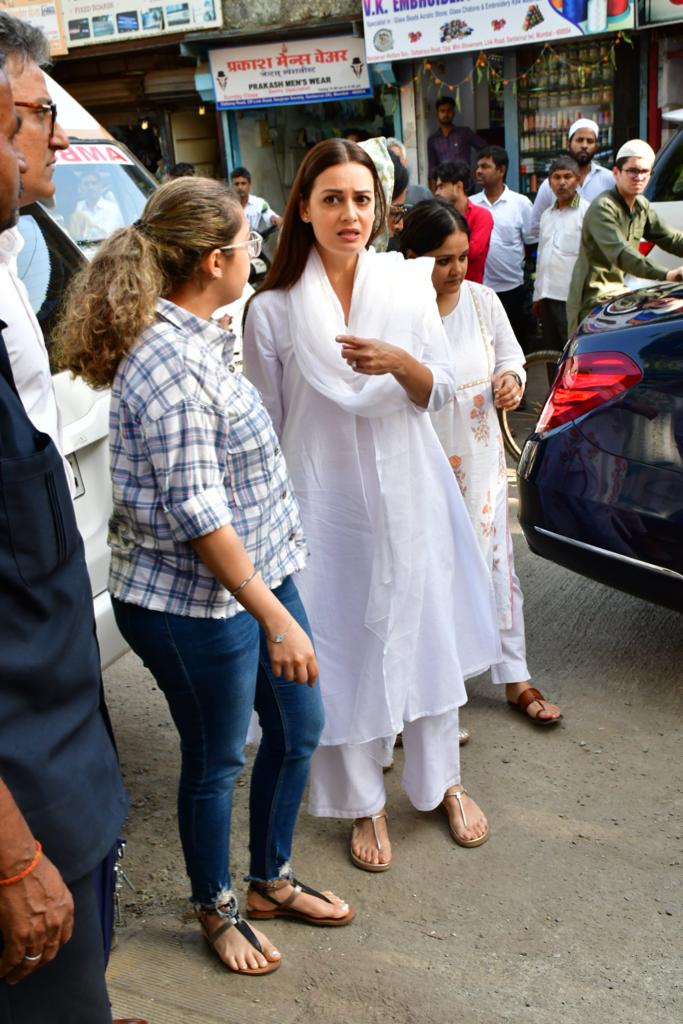 Pradeep Sarkar Funeral: Deepika Padukone, Rani Mukerji, Dia Mirza and ...