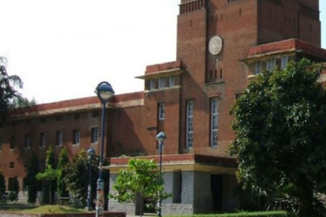 DU Students Claim Mix-up in Question Papers During Exam for School of ...