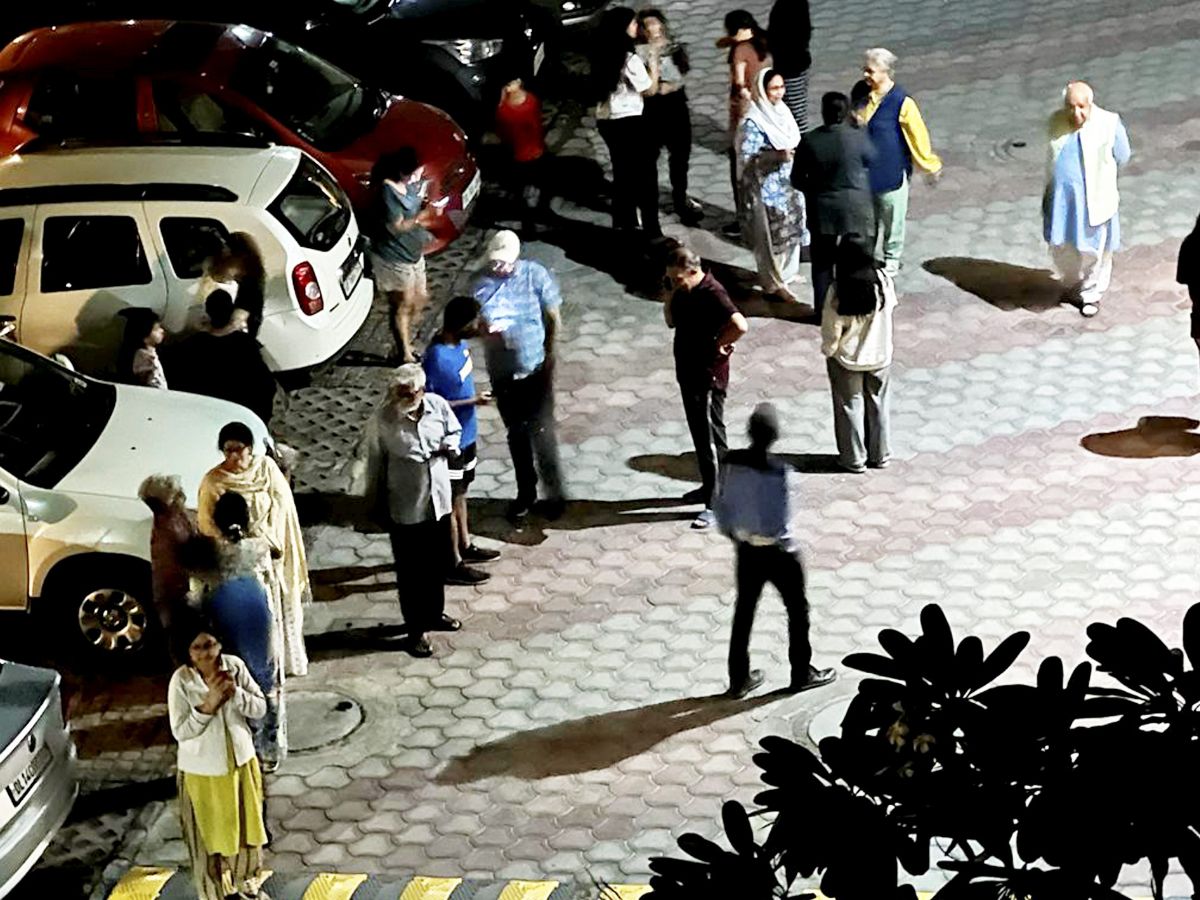 In Pics | People Rush Out of Homes, Students Vacate Hostel as ...