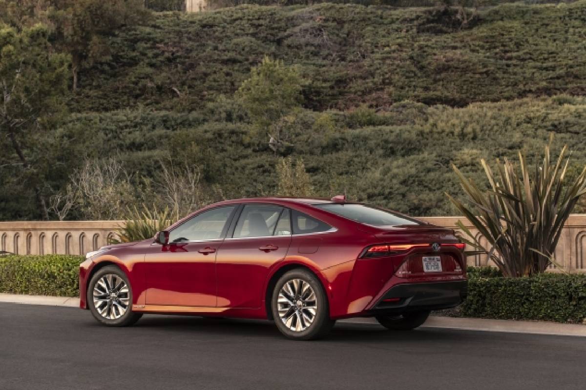 2023 Toyota Mirai FCEV in Pics: Check Futuristic Design, Interiors and ...