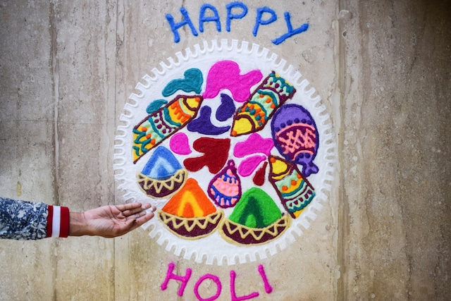 Holi 2023: Decorate Your Home With These Latest Holi Rangoli Designs ...