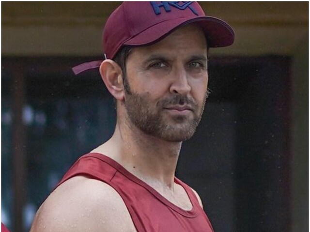 Hrithik Roshan Announces Schedule Wrap of Fighter with Entire Crew on a ...