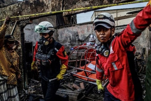Indonesia: Oil Depot Fire Kills 18, Including Children in Jakarta ...