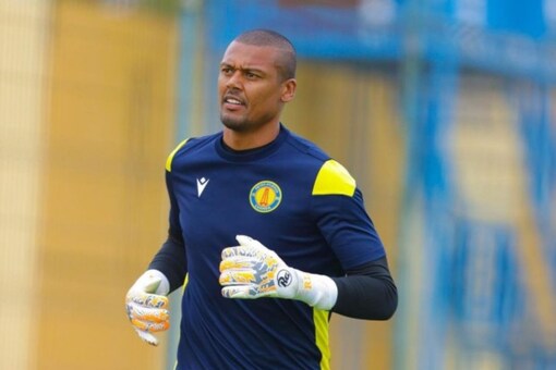 WATCH: Fan Assaults Petro Atletico Goalkeeper Hugo Marques During ...