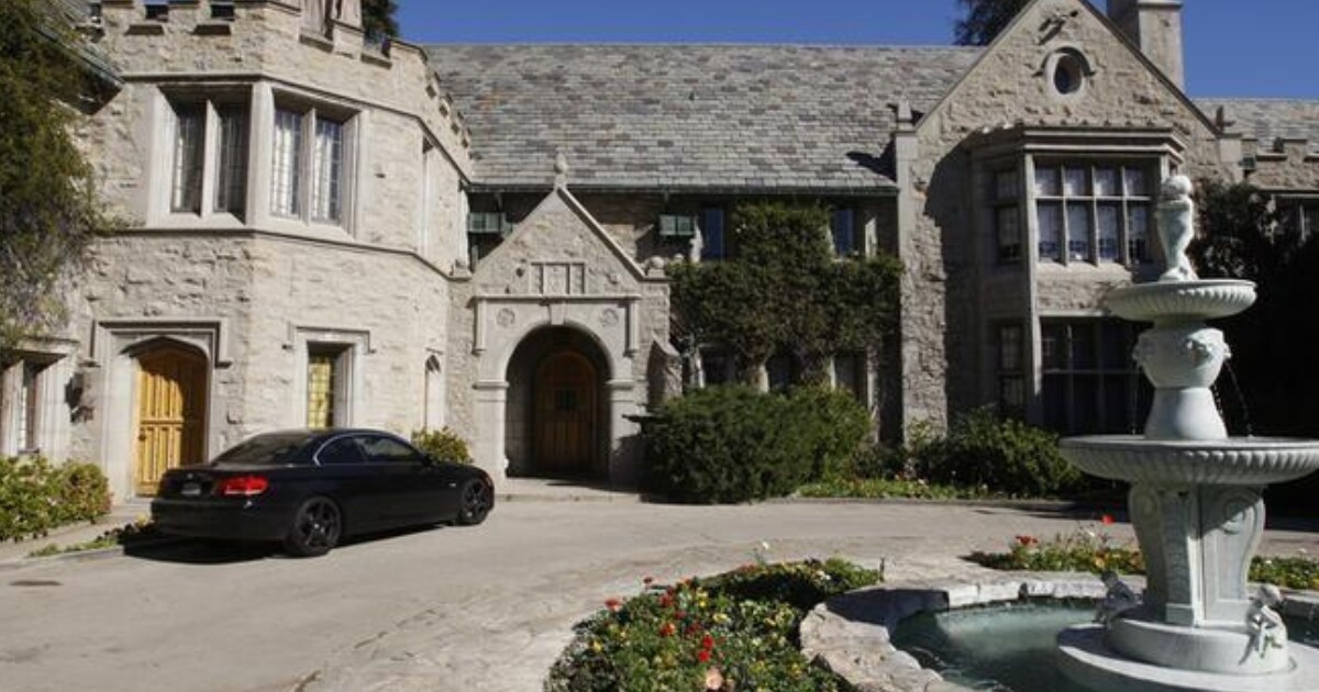 Secluded UK Cottage, Listed For Sale at Rs 2.5 Crore, Remains Unsold ...