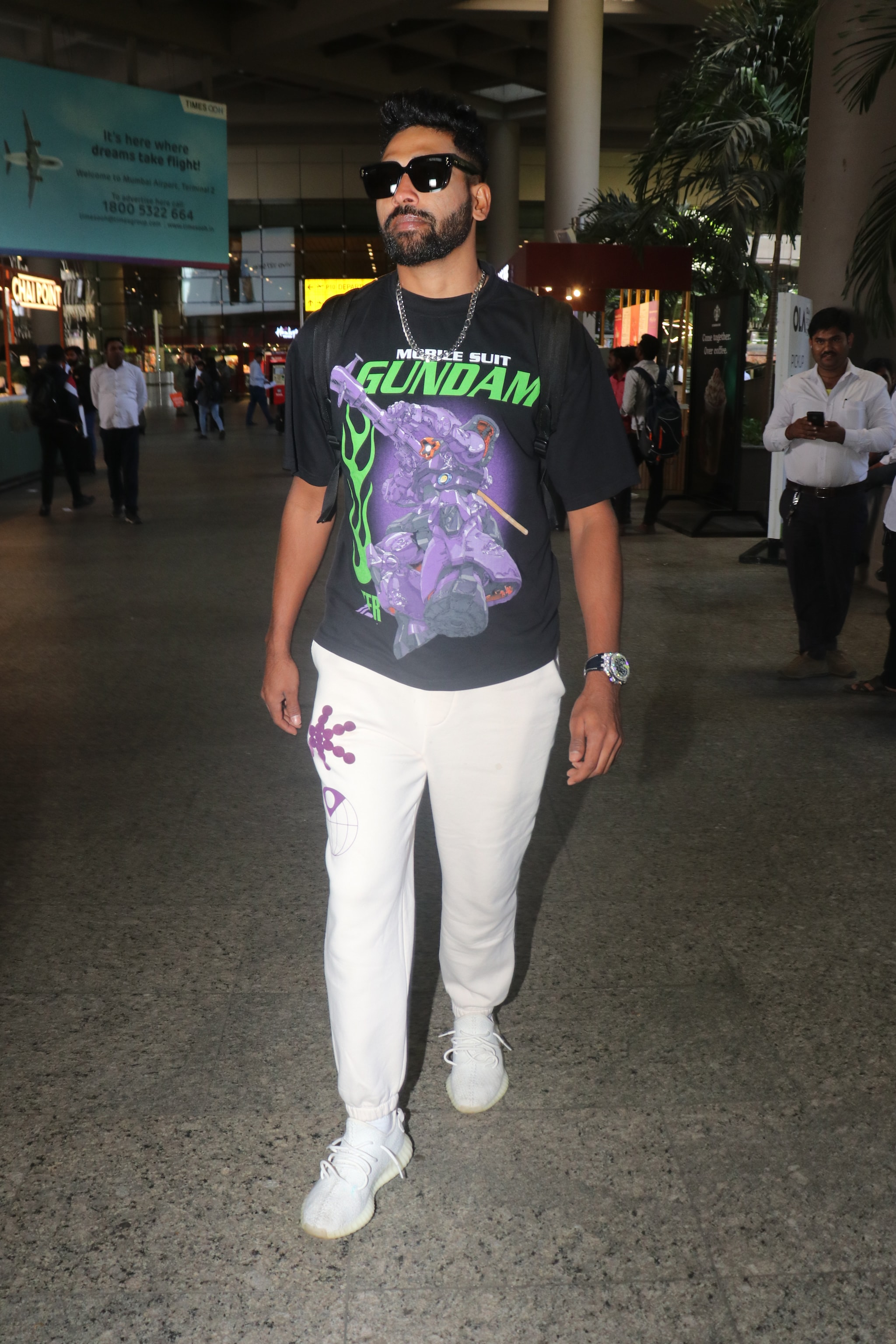 Mohammed Siraj Spotted at Airport: India Pacer Aces The Stylish Look ...