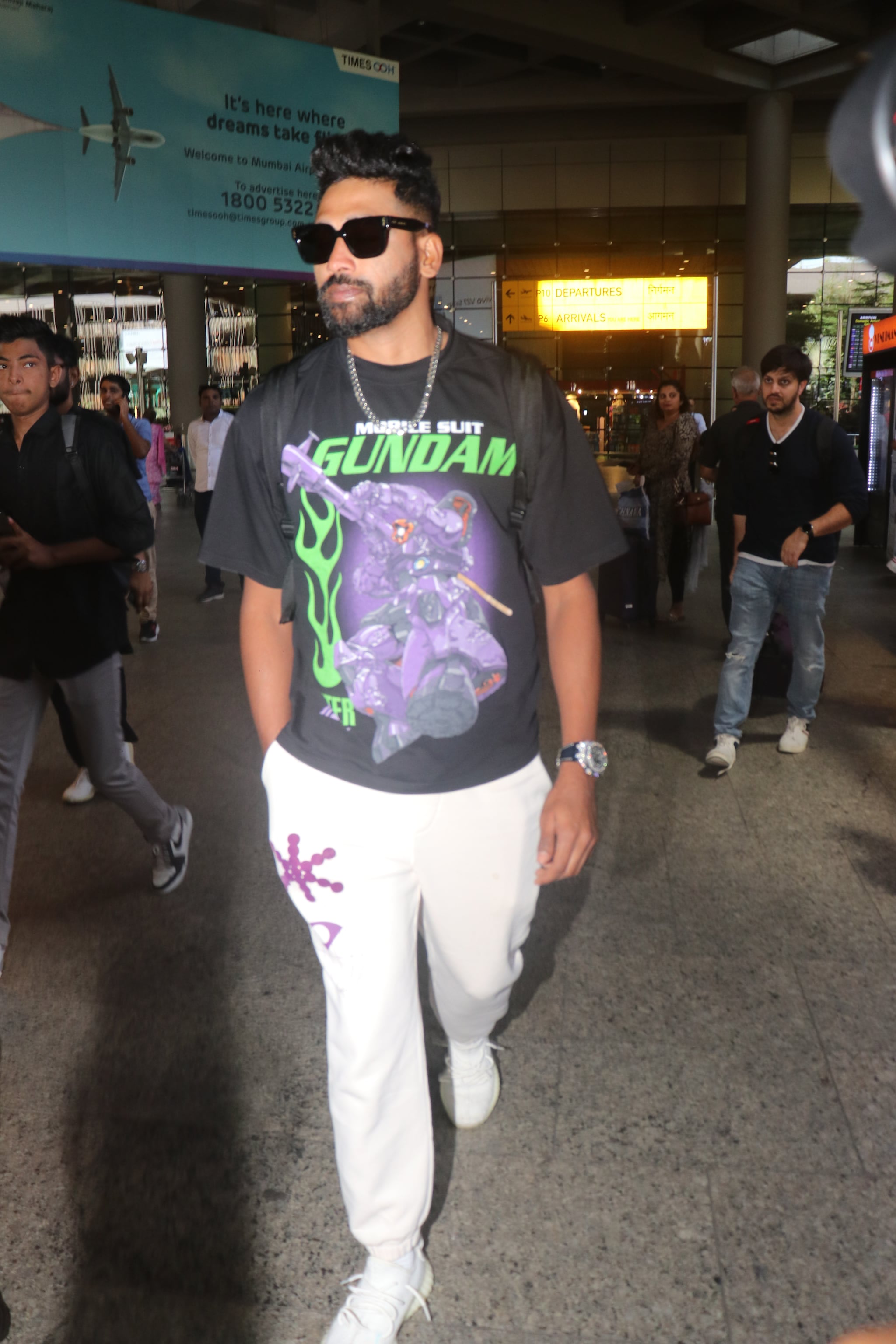 Mohammed Siraj Spotted at Airport: India Pacer Aces The Stylish Look ...