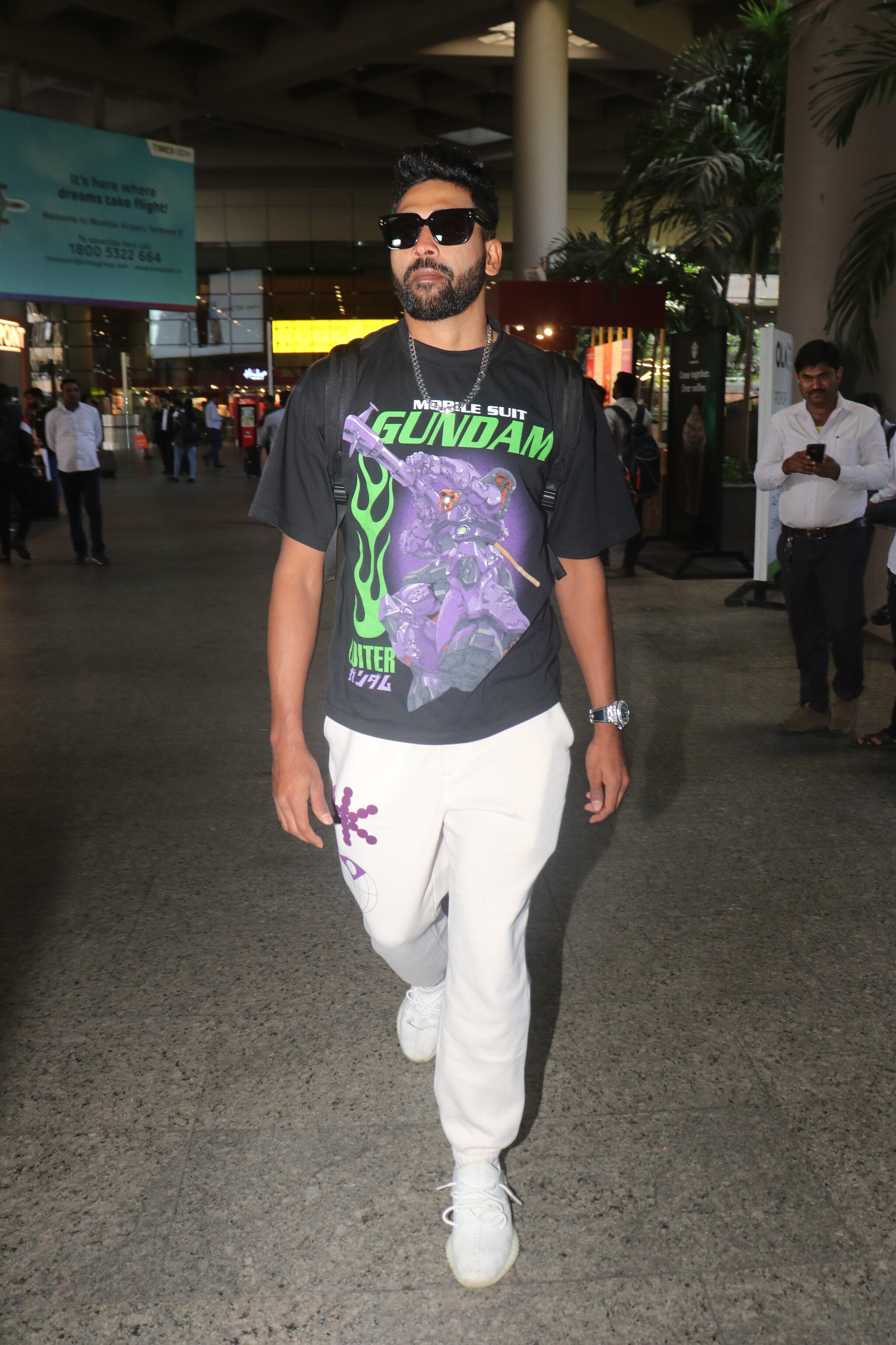 Mohammed Siraj Spotted at Airport: India Pacer Aces The Stylish Look ...