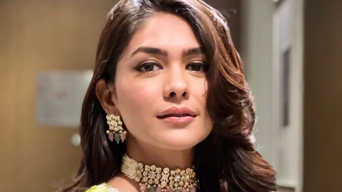 Mrunal Thakur Relocates To Hyderabad, Buys a New House Months After ...